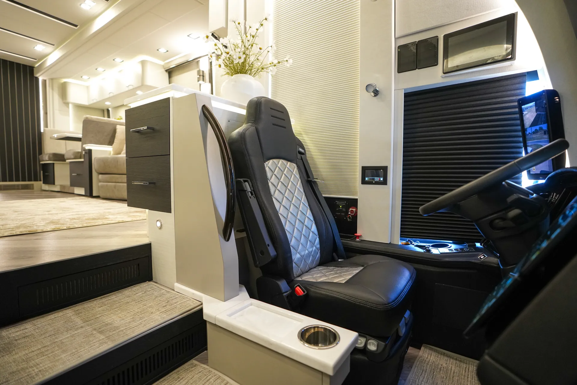 Emerald #1384 | Emerald Luxury Coaches