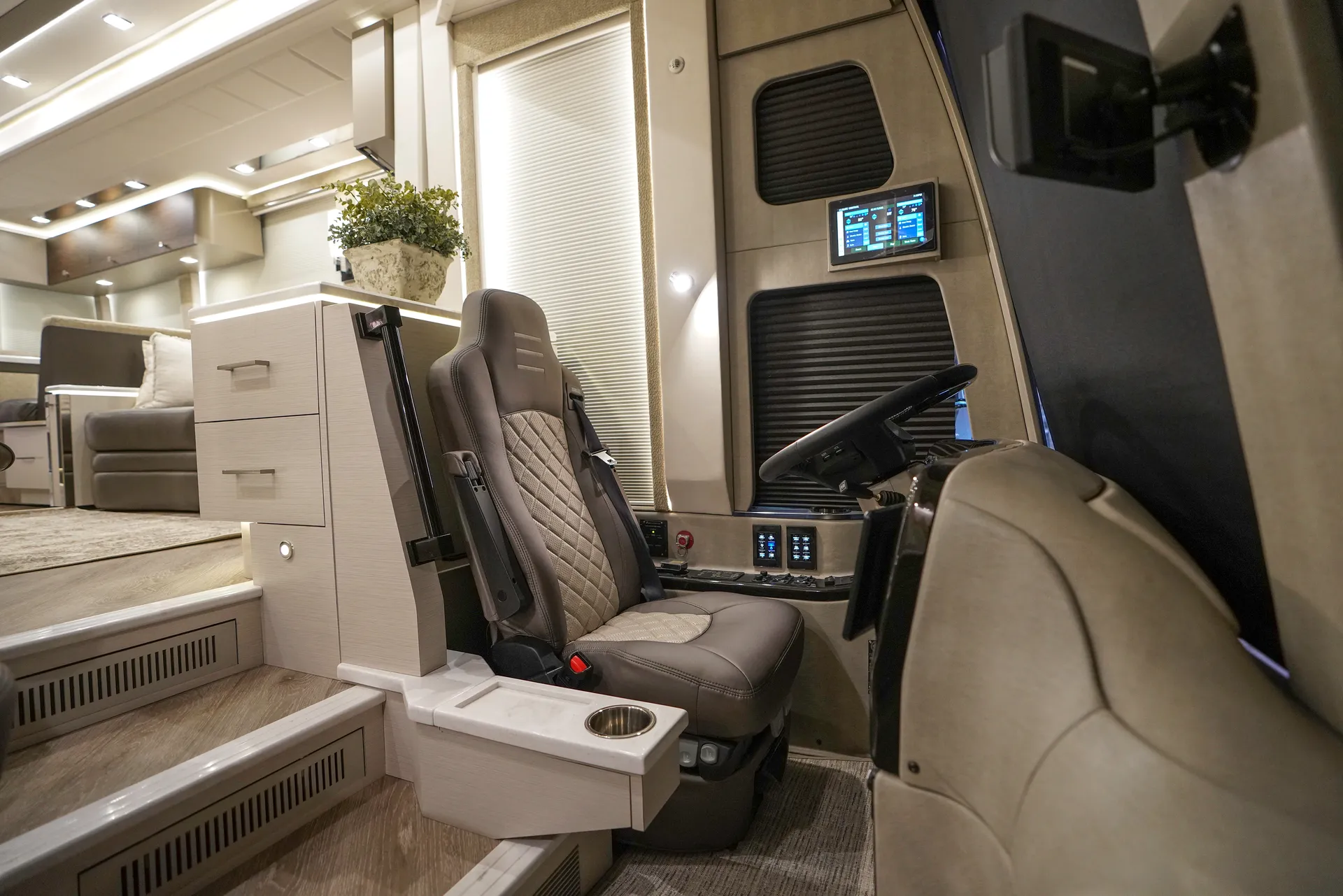 Emerald #1252 | Emerald Luxury Coaches