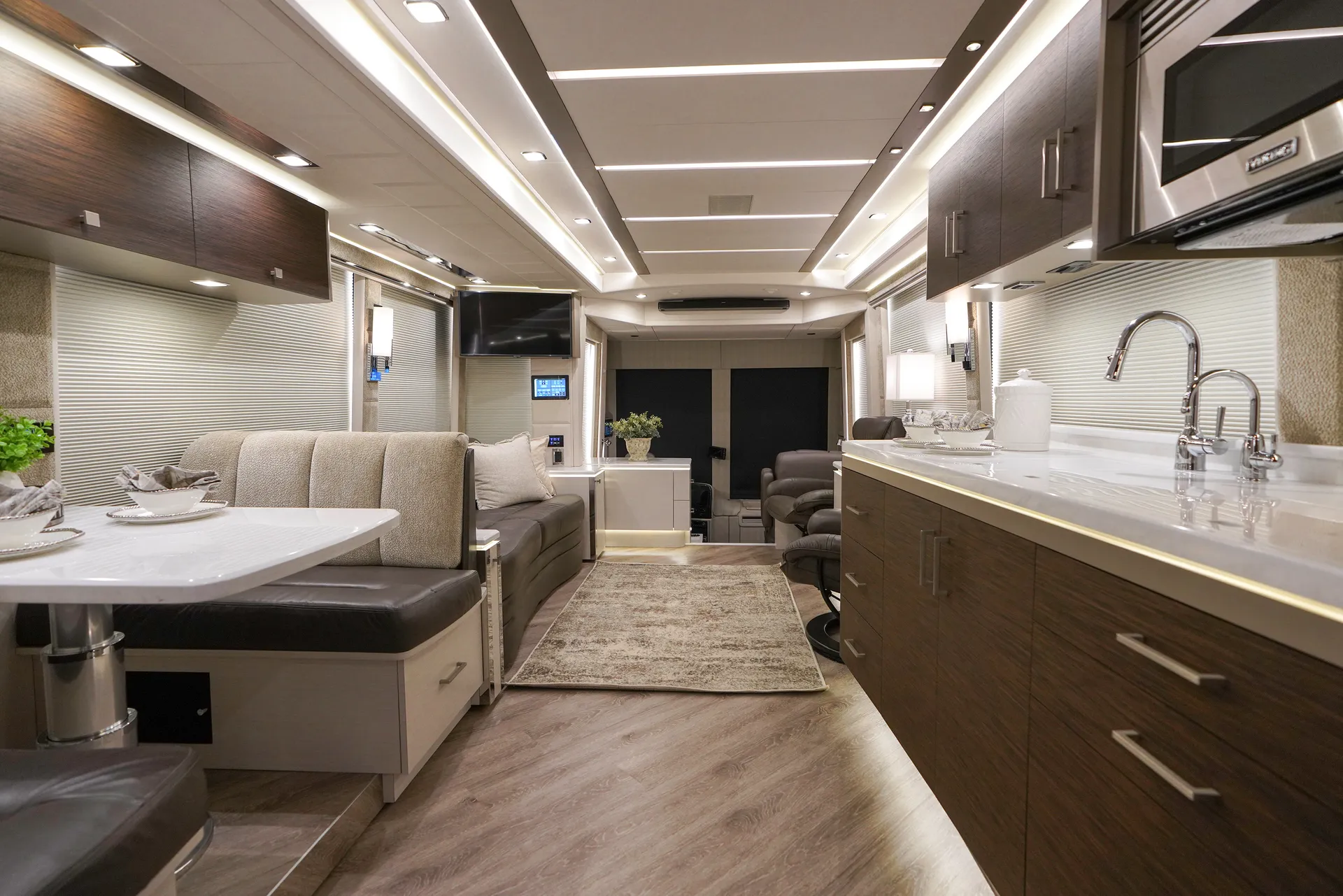 Emerald #1252 | Emerald Luxury Coaches