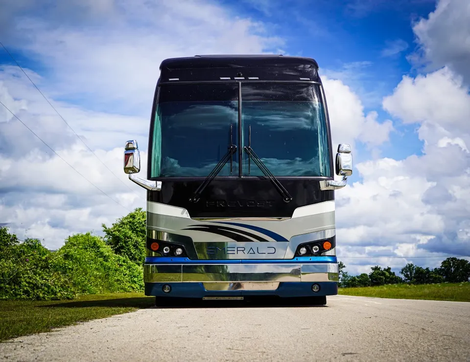 Emerald #6555 | Emerald Luxury Coaches