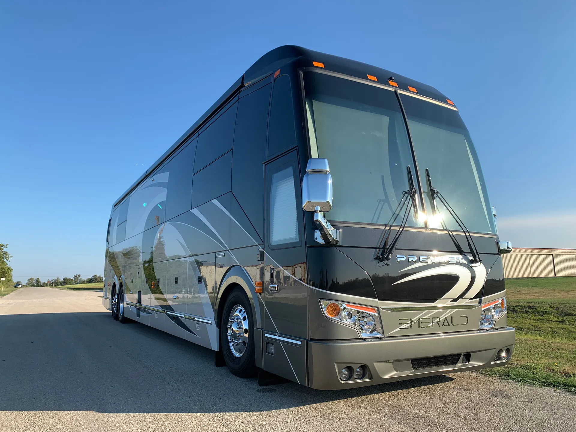 Emerald #1252 | Emerald Luxury Coaches
