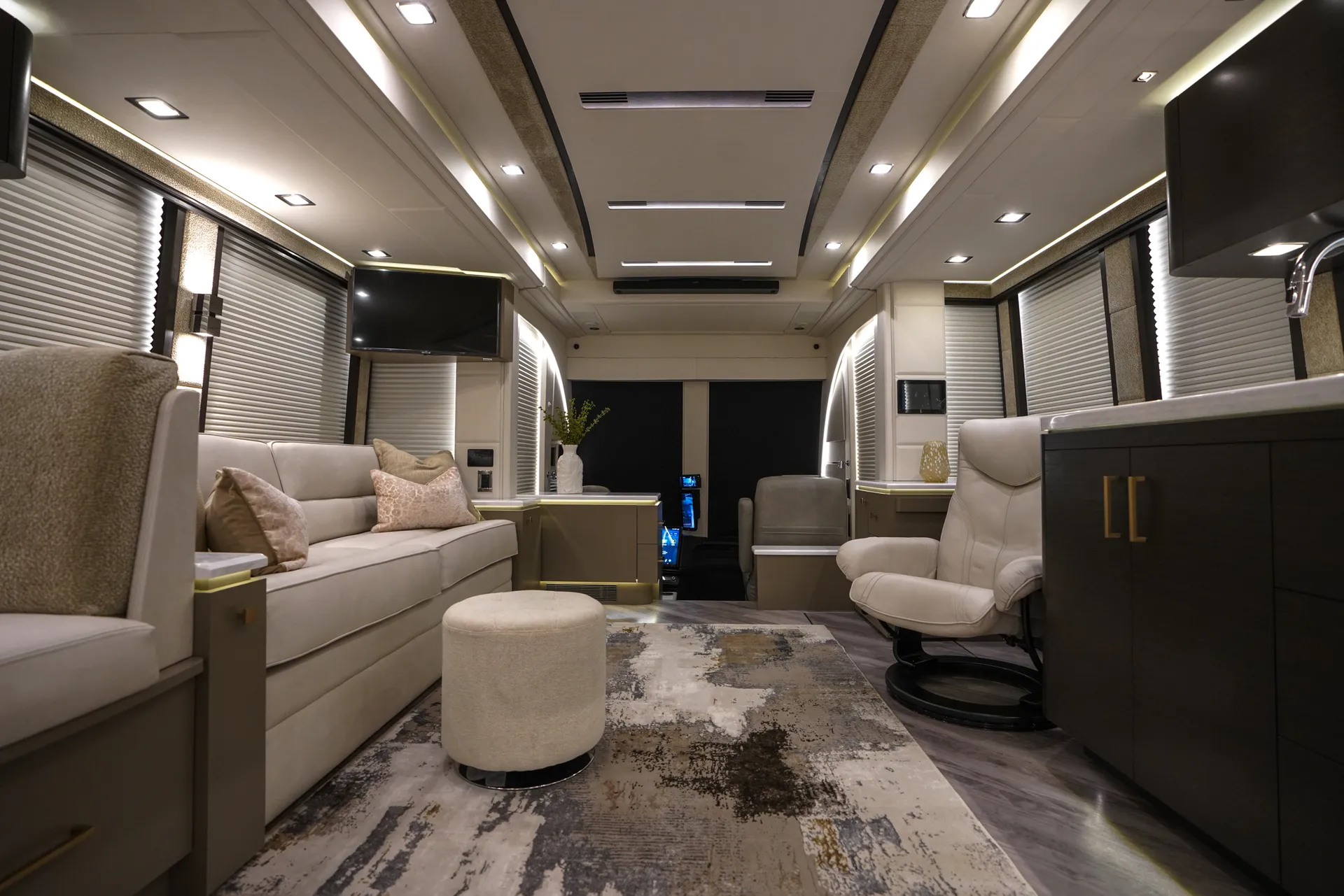 Emerald #1536 | Emerald Luxury Coaches