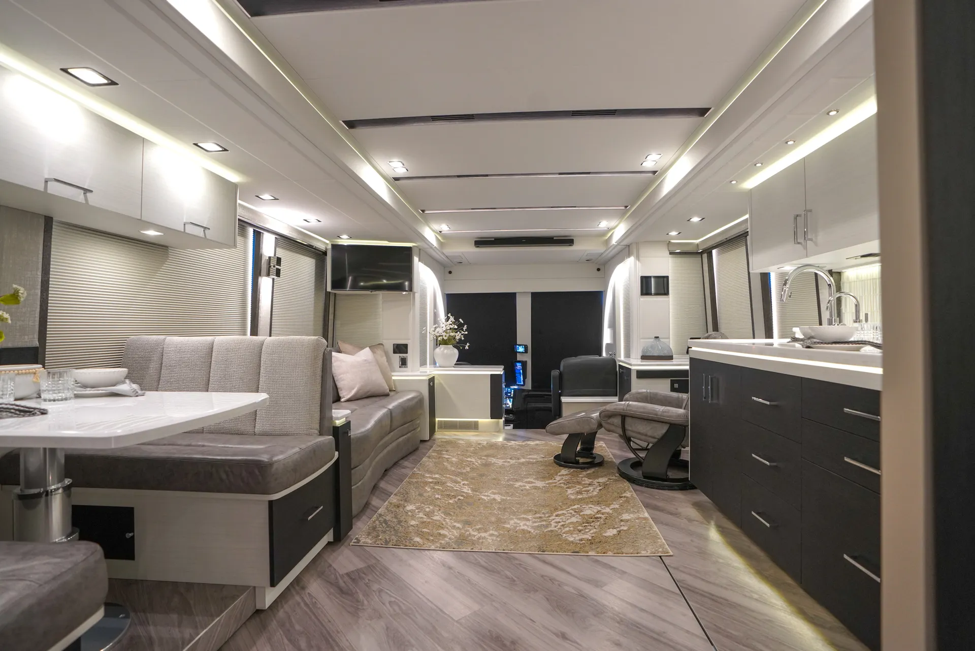 Emerald #1384 | Emerald Luxury Coaches