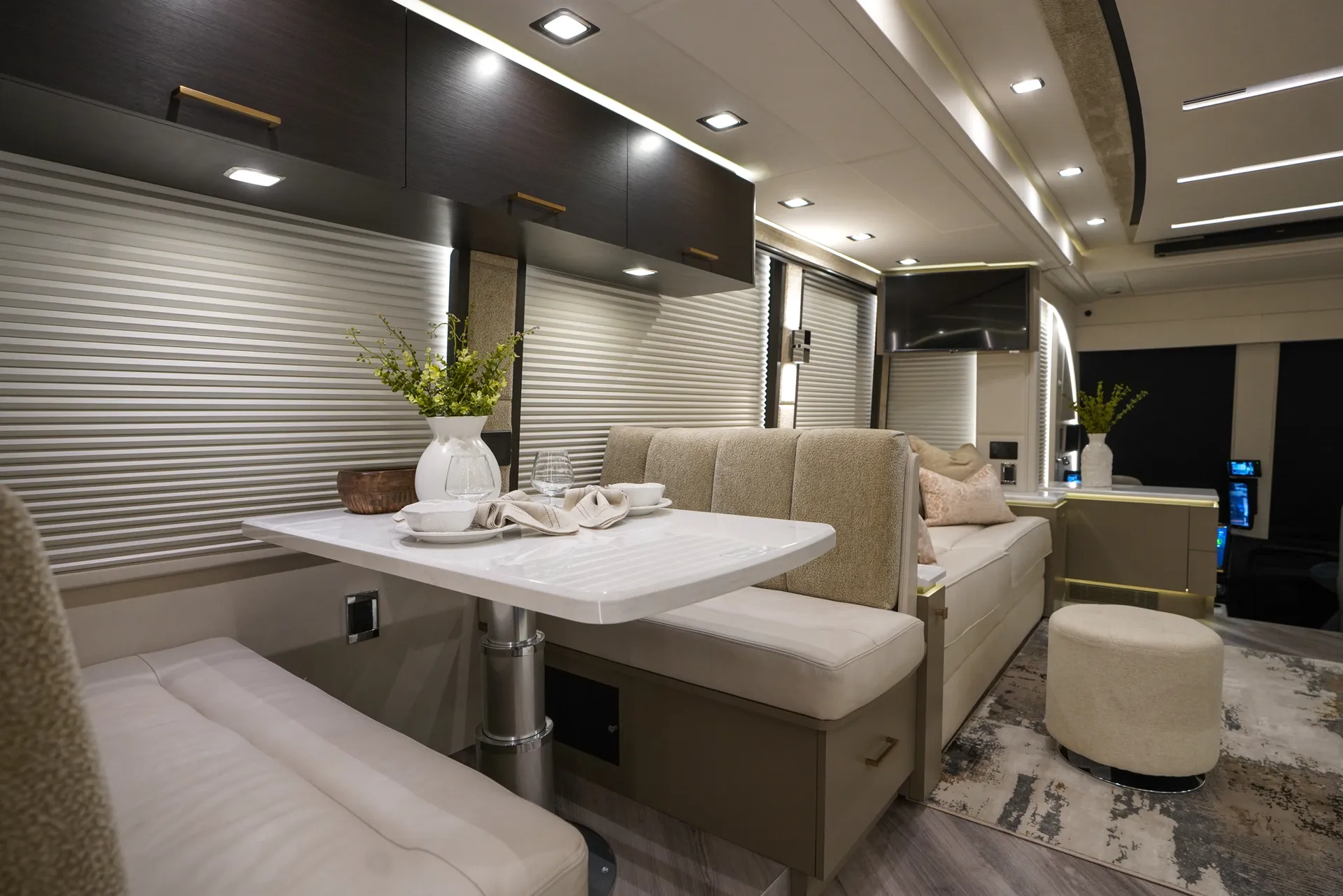 Emerald #1536 | Emerald Luxury Coaches
