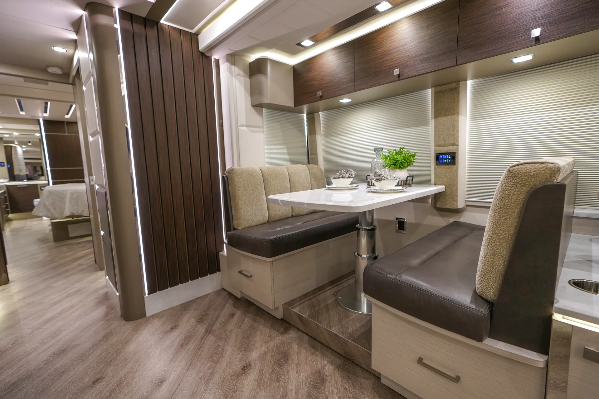 Emerald #1252 | Emerald Luxury Coaches