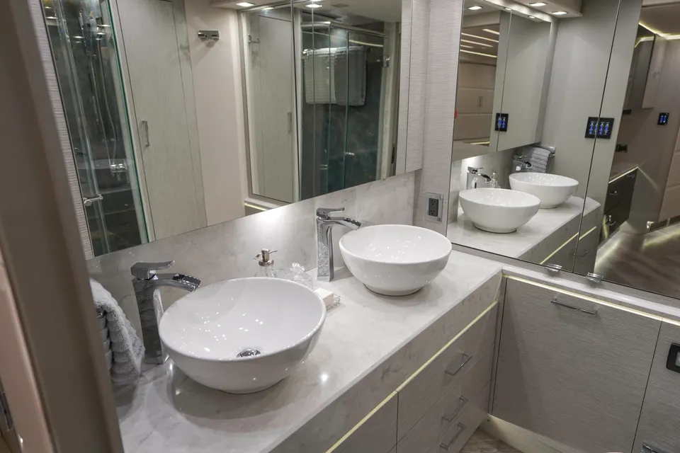 Emerald #1197 | Emerald Luxury Coaches