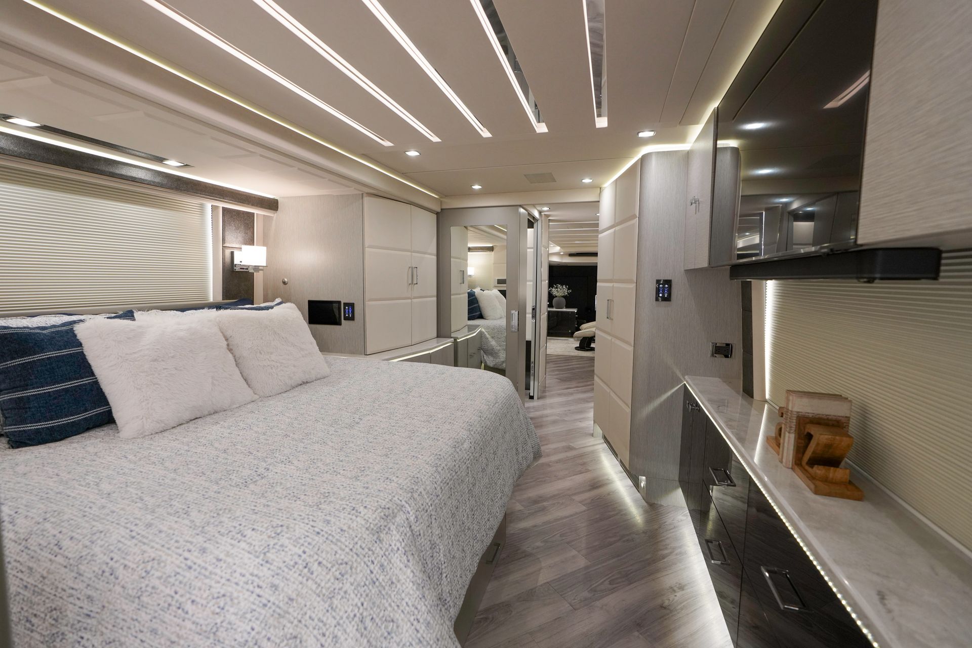 Emerald #1197 | Emerald Luxury Coaches