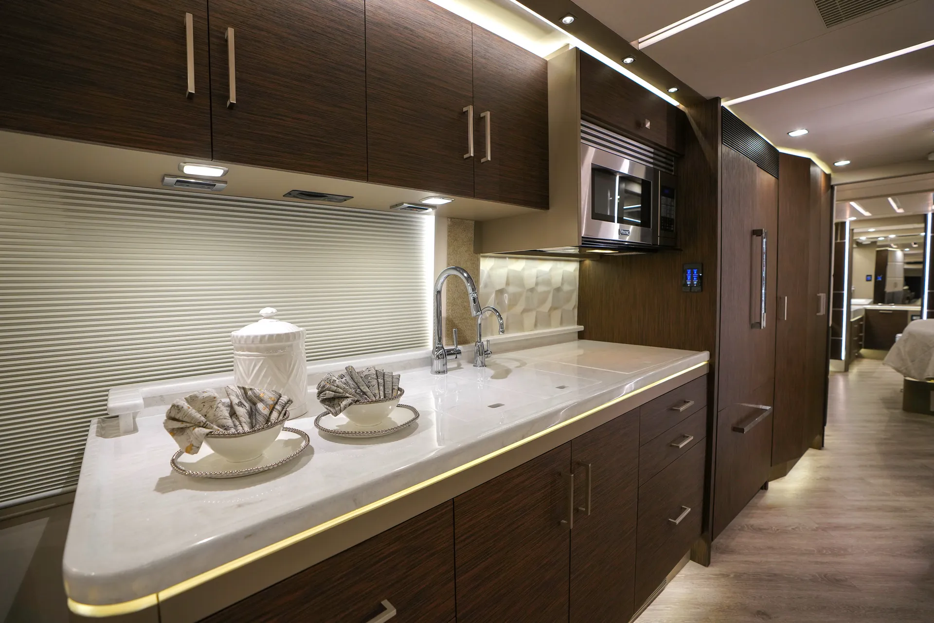 Emerald #1252 | Emerald Luxury Coaches